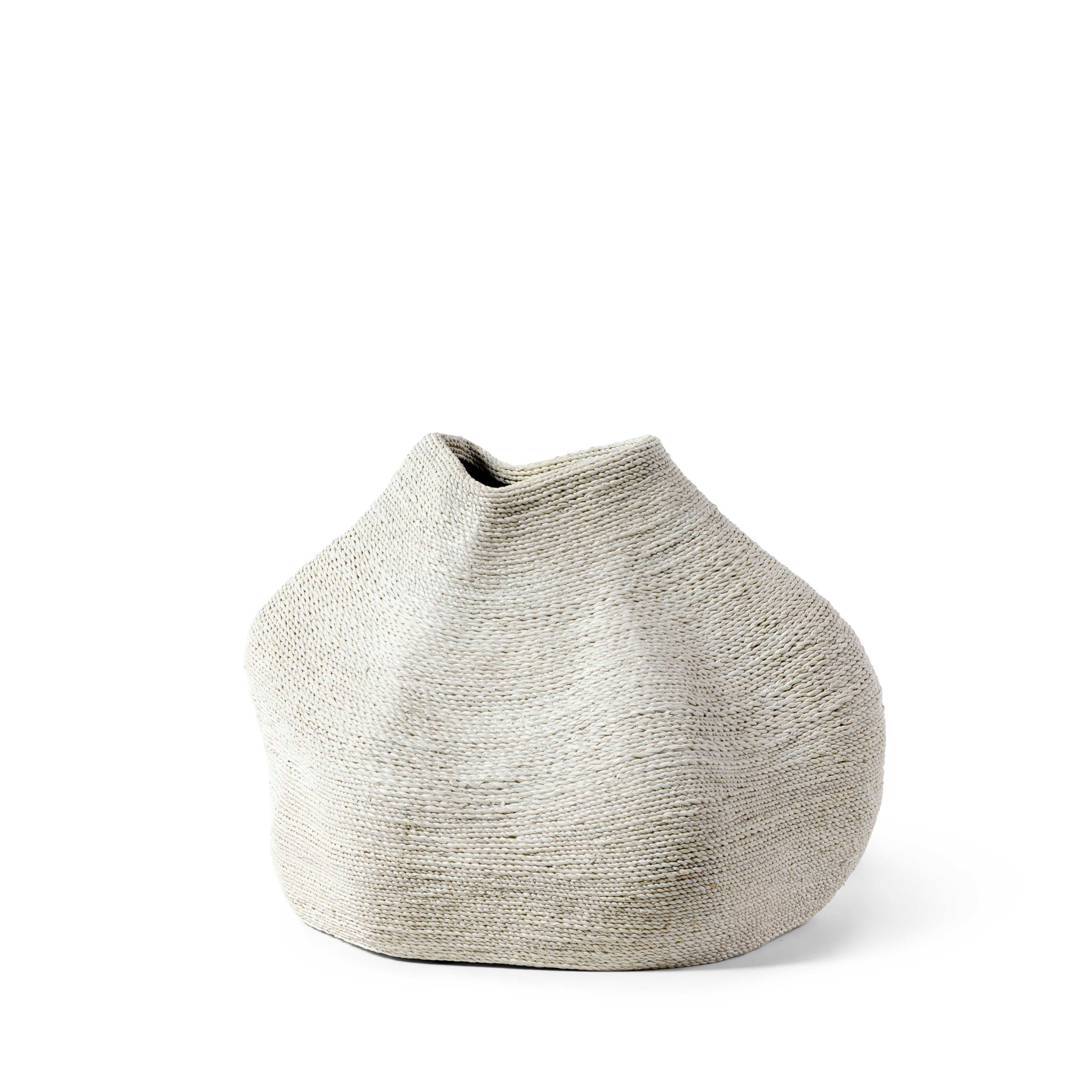 Jaden Urn Medium White – Boyd Blue