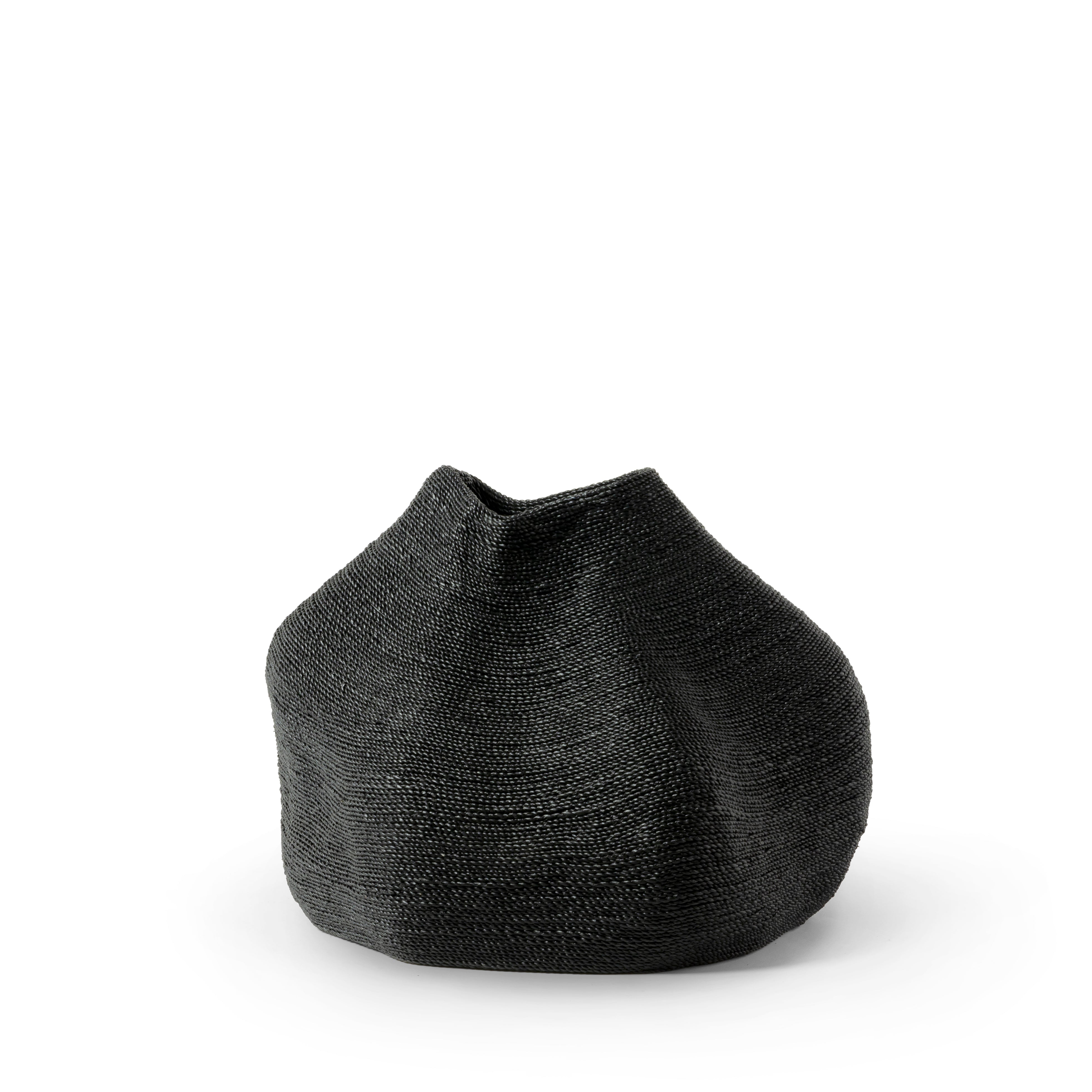Jaden Urn Medium Black – Boyd Blue